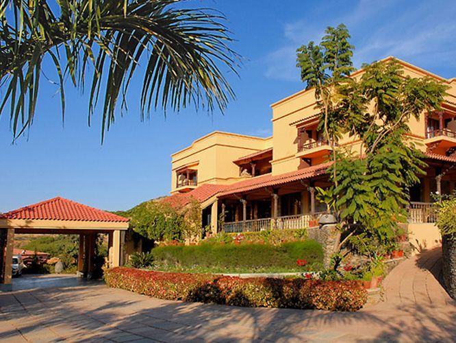 the Royal Retreat - Vámonos Travels